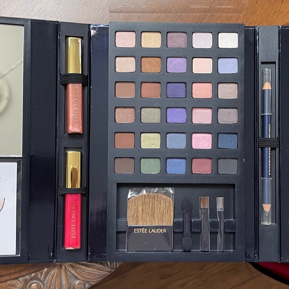 Estee Lauder | Makeup | New Este Lauder Essential Make Up Kit Luxe ...